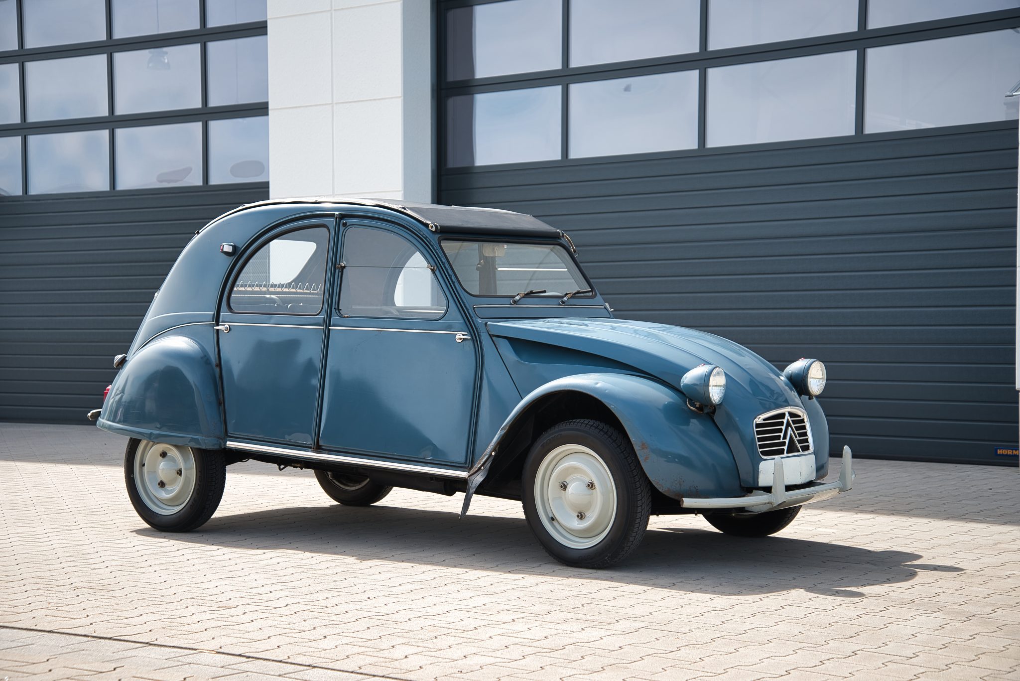 Citroen 2CV - Pure Classics