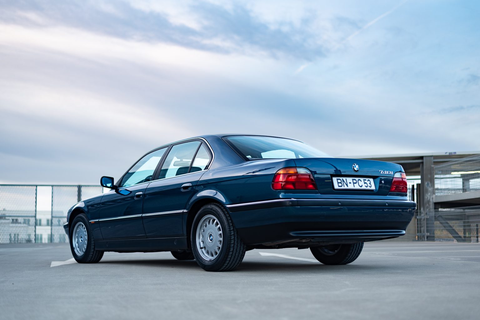 BMW E38 740i - Pure Classics